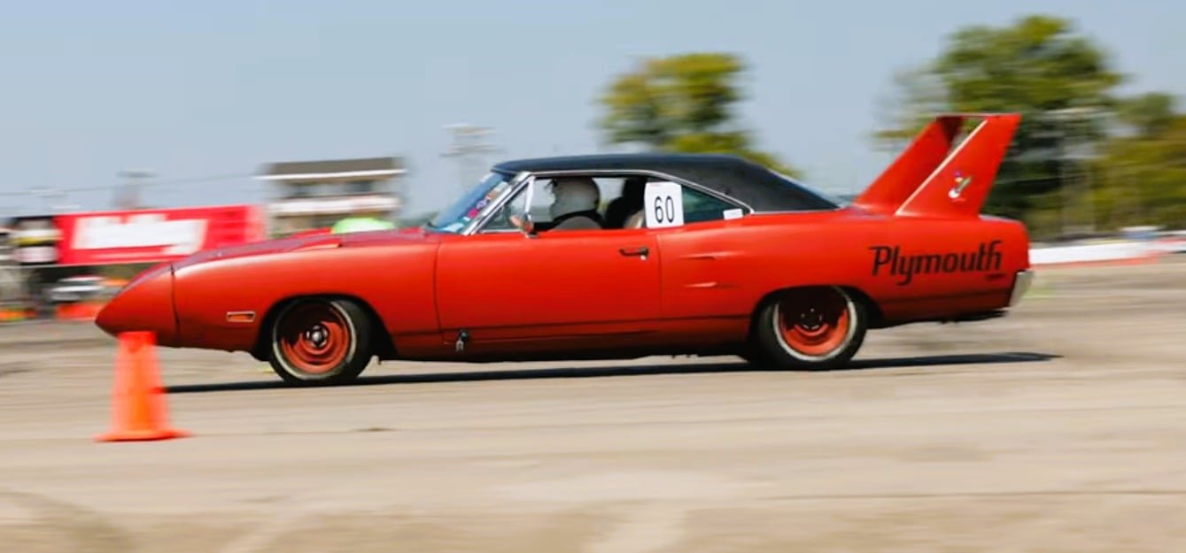 Video: Holley Catches John Miller's 440+6 Superbird Tribute at MoParty ...